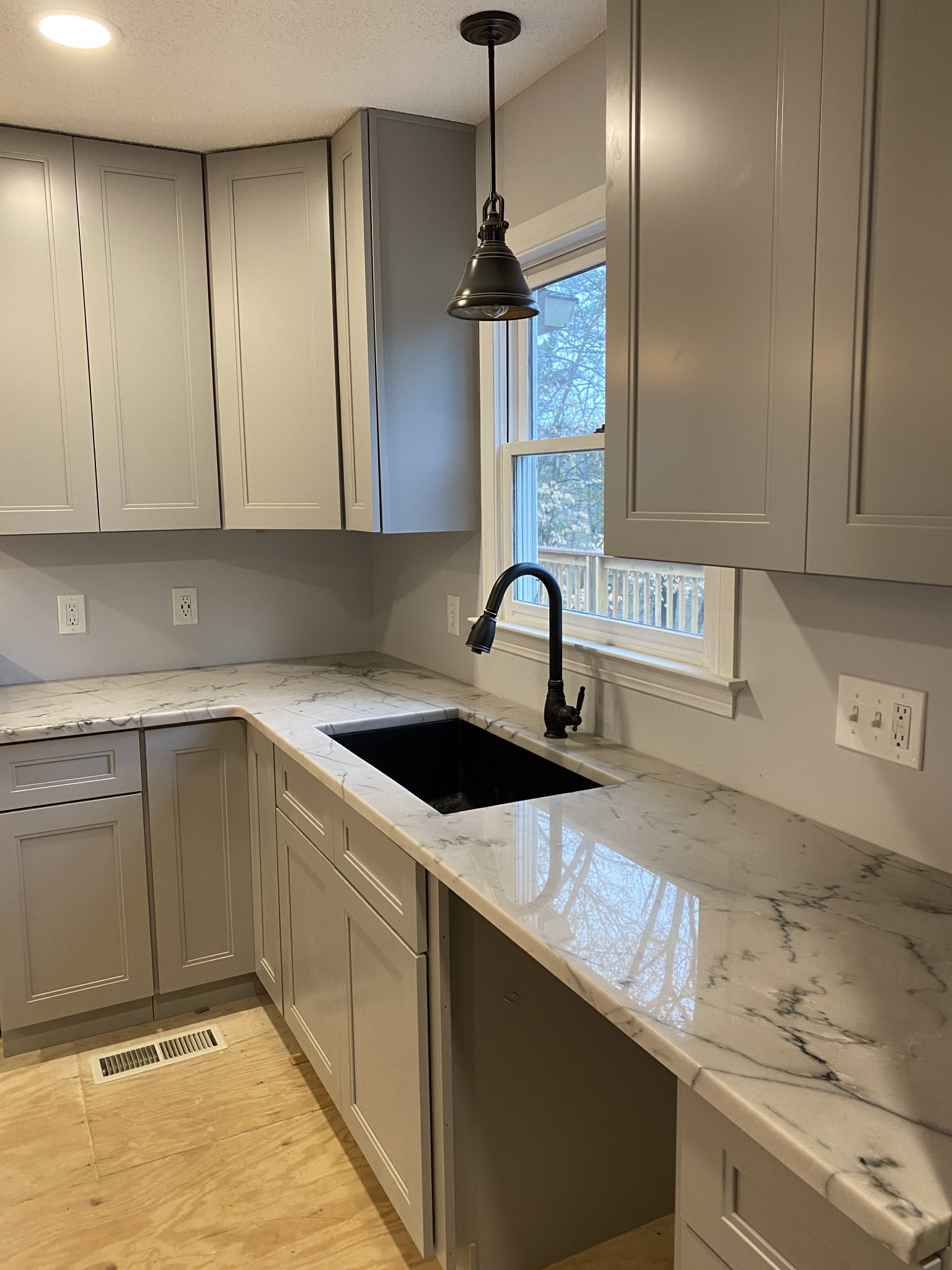 Rock Star Tops - Macabus Quartzite